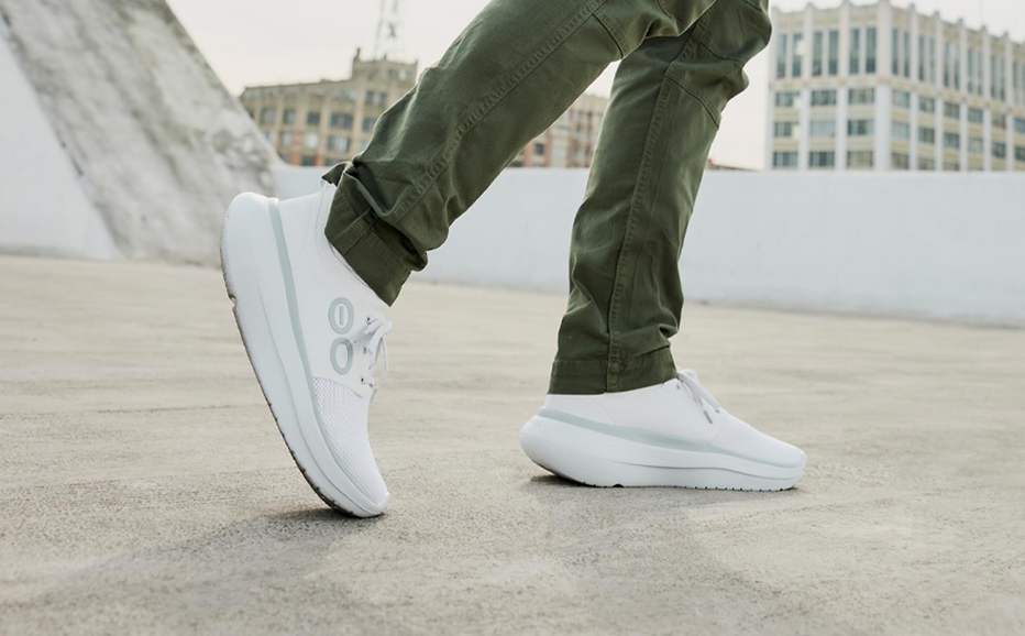 OOFOS Men's OOmy Stride White Shoe – oofos.com.au