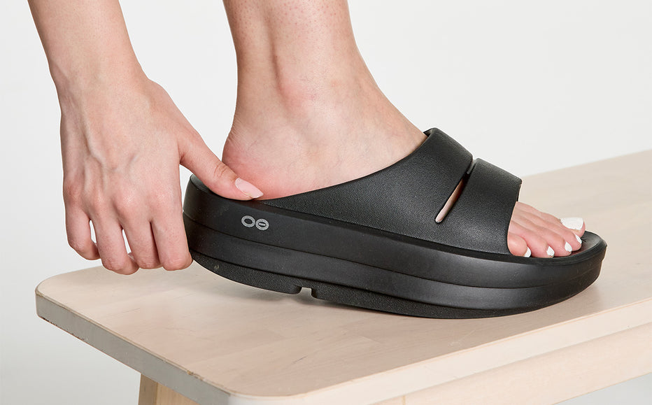 OOFOS Women's OOmega OOahh Recovery Slides, Black – oofos.com.au